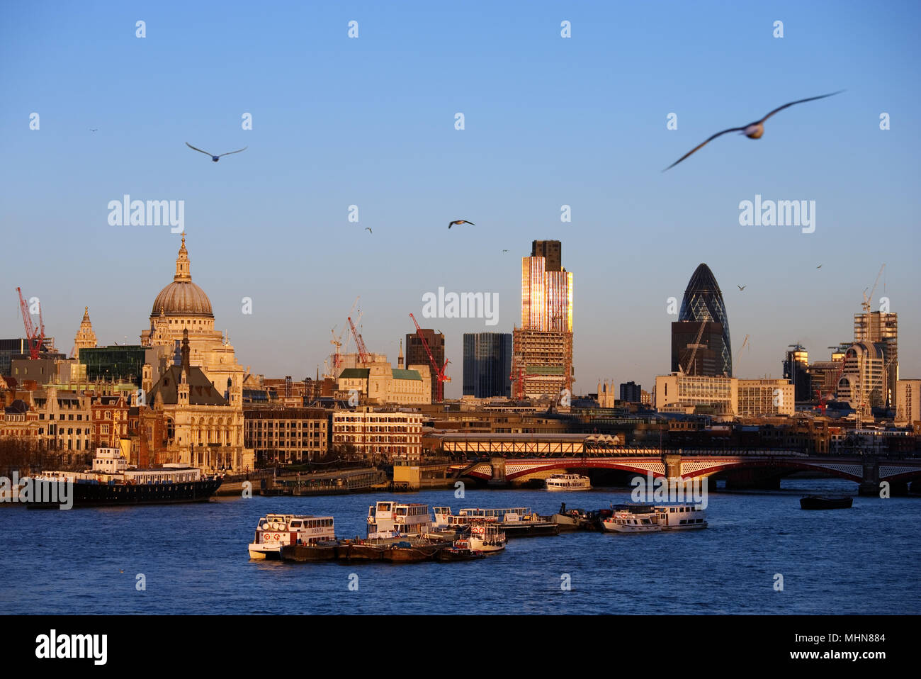 Downtown london view hi-res stock photography and images - Alamy