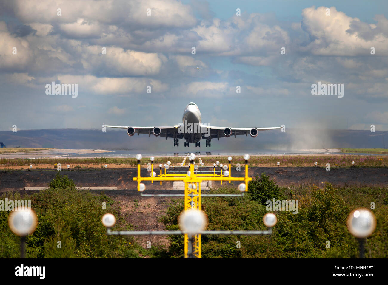 747 take off Stock Photo - Alamy