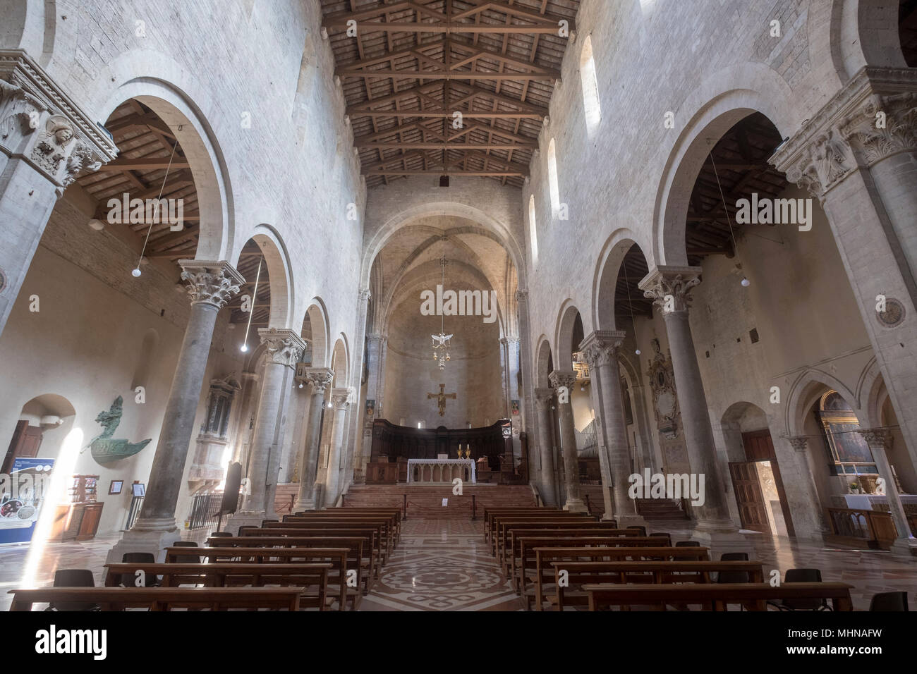 Todi, Umbria, Italy: interior of the medieval cathedral or Duomo Stock ...