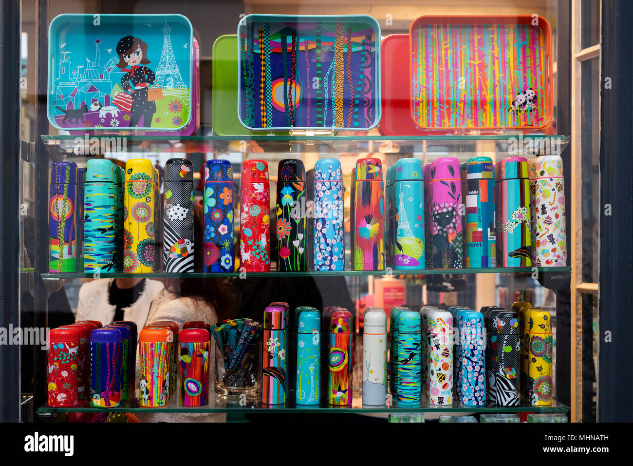 Garden shop window display hi-res stock photography and images - Alamy