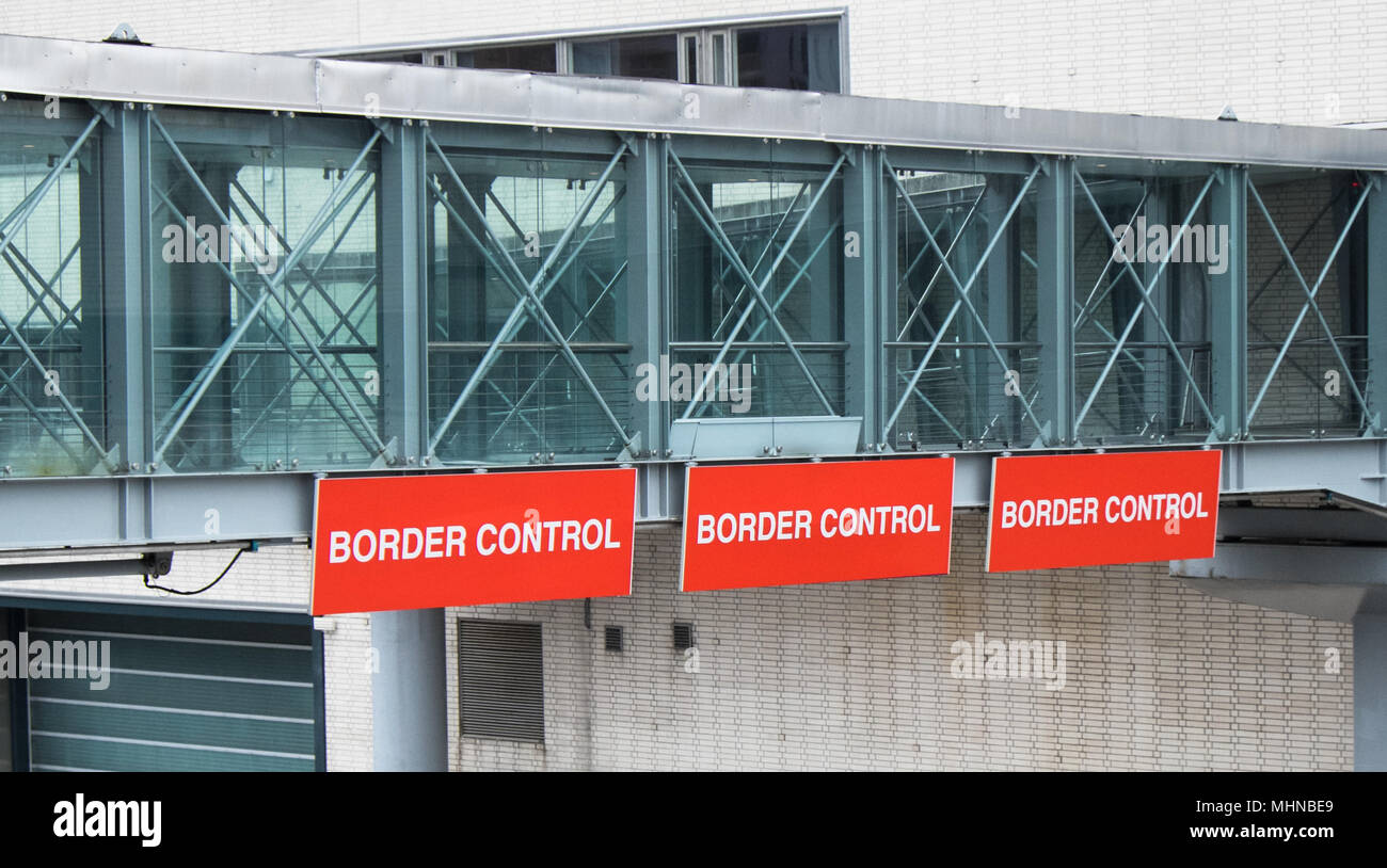 Border control hi-res stock photography and images - Alamy
