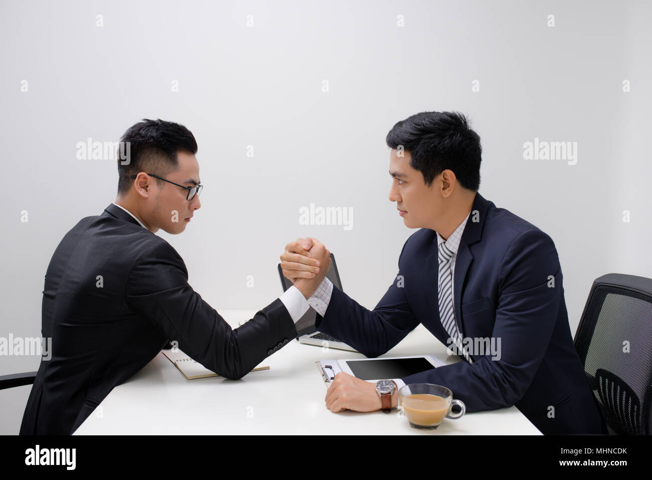 Two men face to face conflict hi-res stock photography and images - Alamy