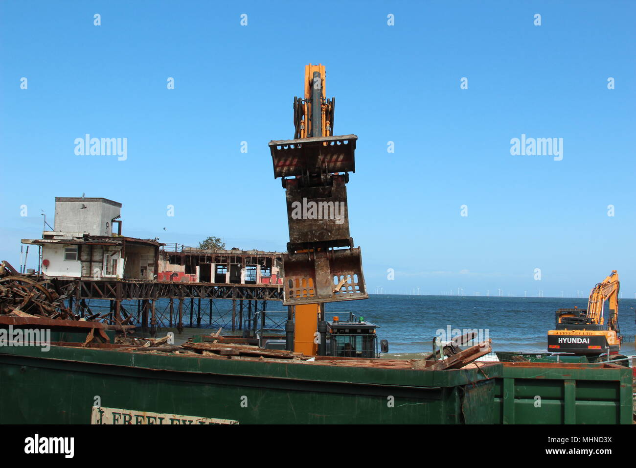 The Demolition of Colwyn Bay Victoria Pier Stock Photo - Alamy