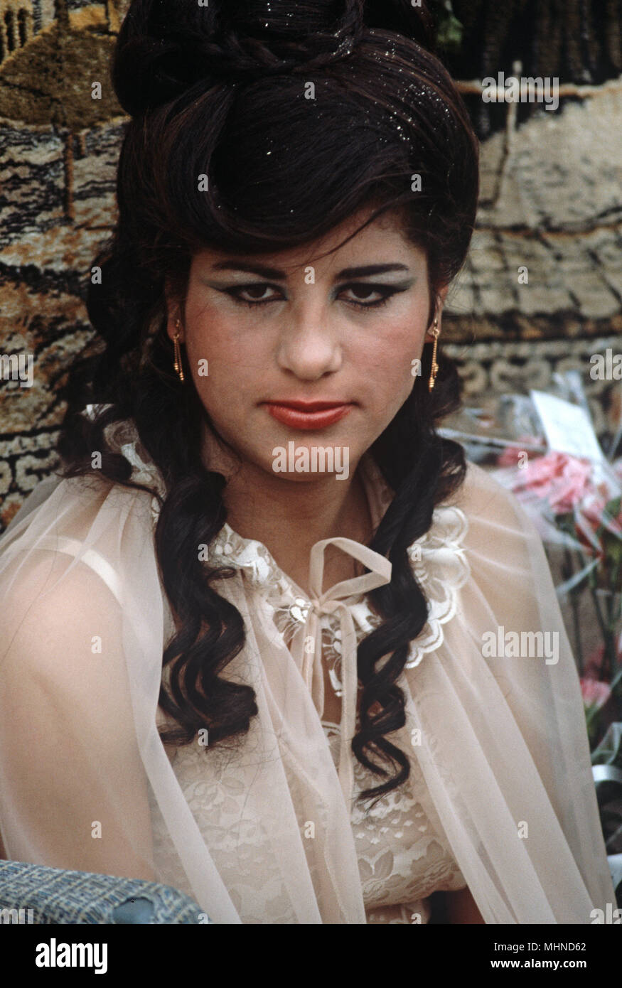 Palestinian bride at Palestinian wedding in West Bank, East Jerusalem ...