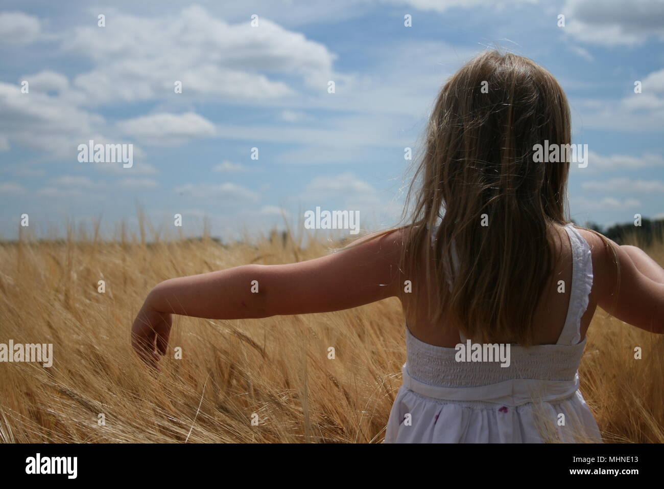 Girl dancing in corn fields of Cotswolds Stock Photo - Alamy