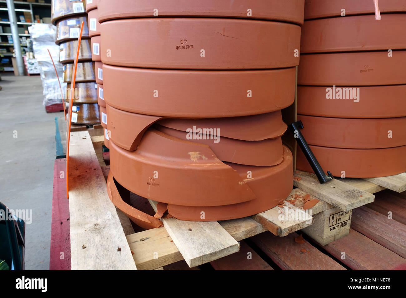 Terracotta pot display hi-res stock photography and images - Alamy