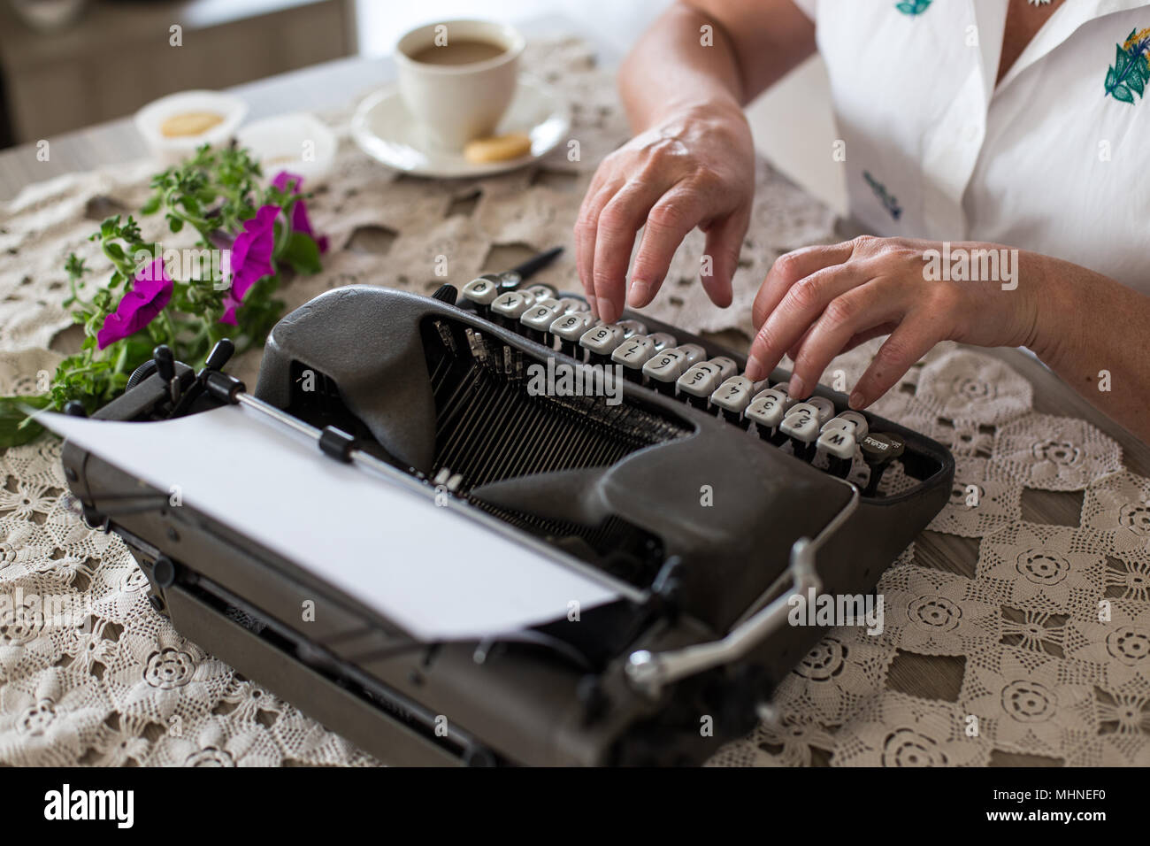 Old age letter writing hand hi-res stock photography and images - Alamy