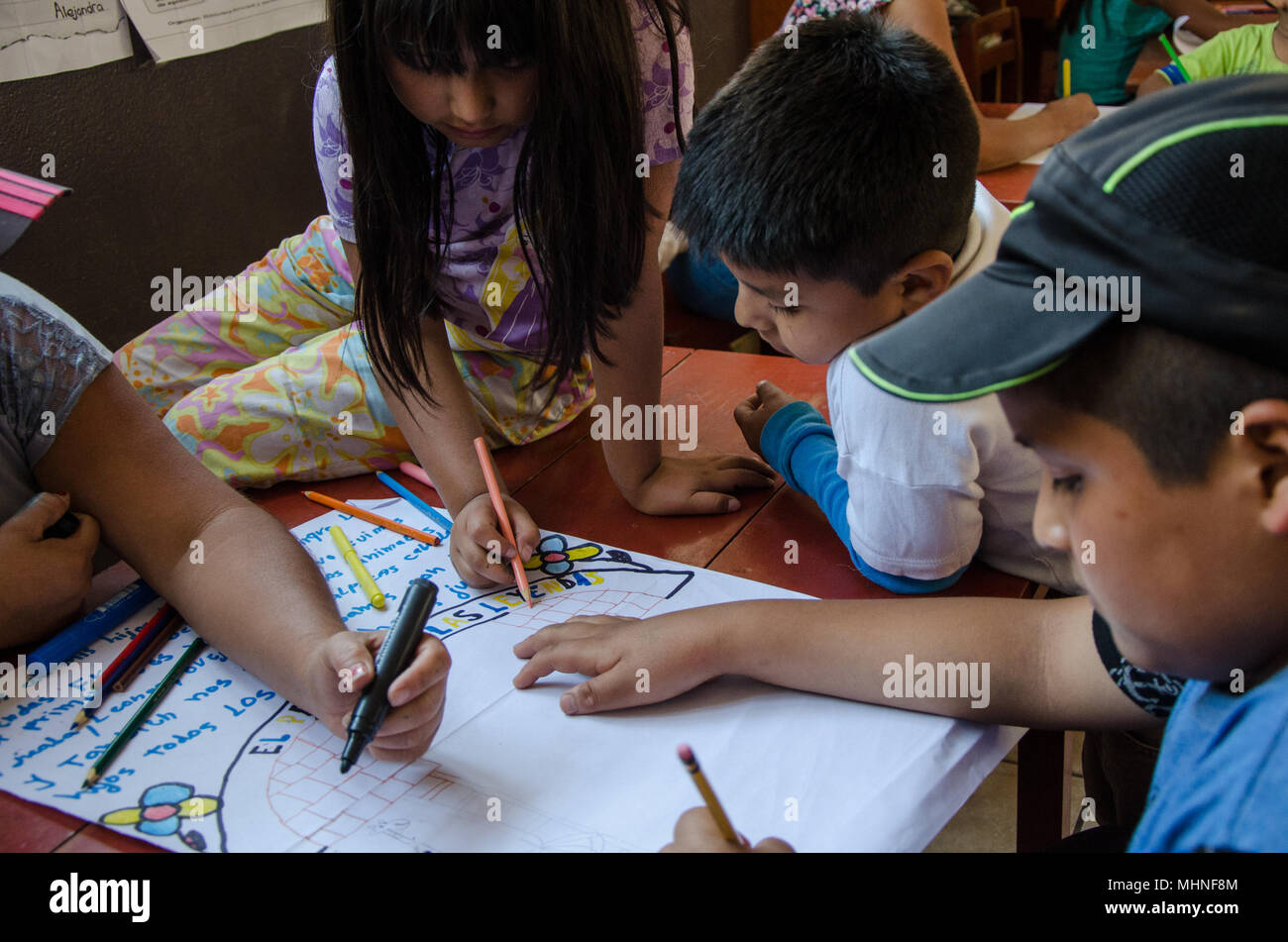Schoolchildren drawing hi-res stock photography and images - Alamy