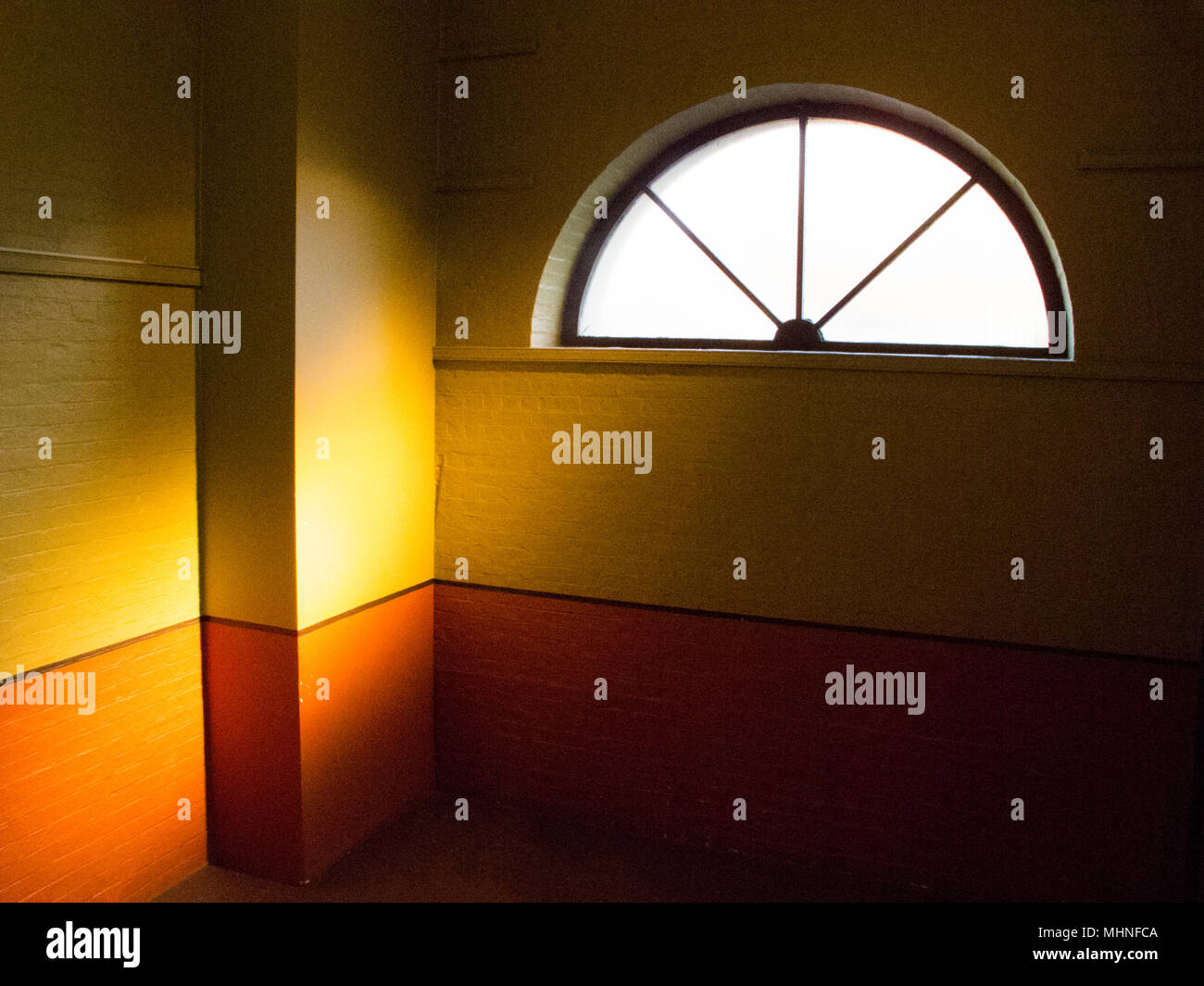 1 2 round window hi-res stock photography and images - Alamy