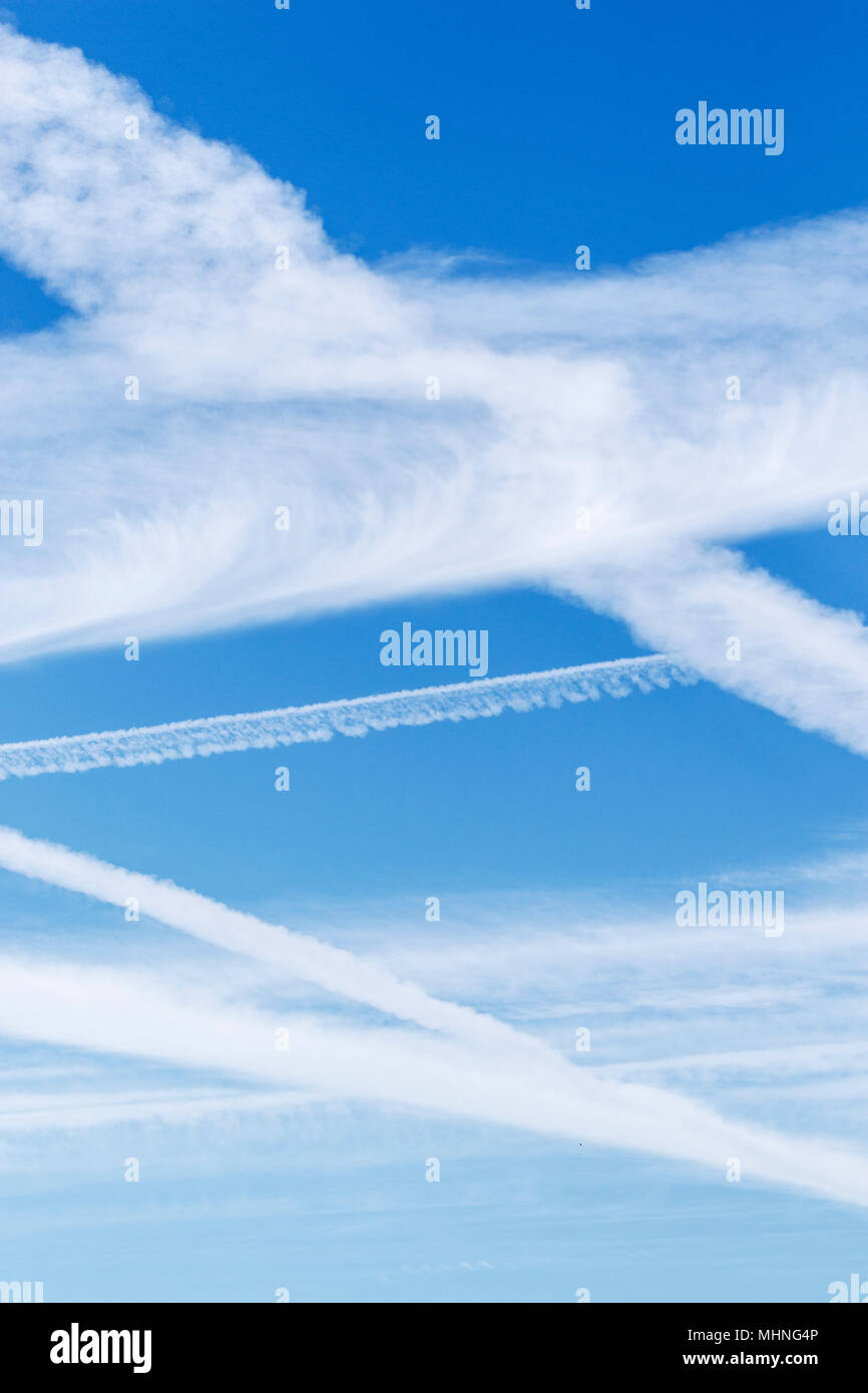 Cloud trails hi-res stock photography and images - Alamy