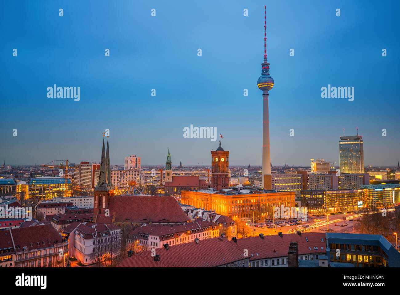 Berlin germany city skyline night hi-res stock photography and images ...