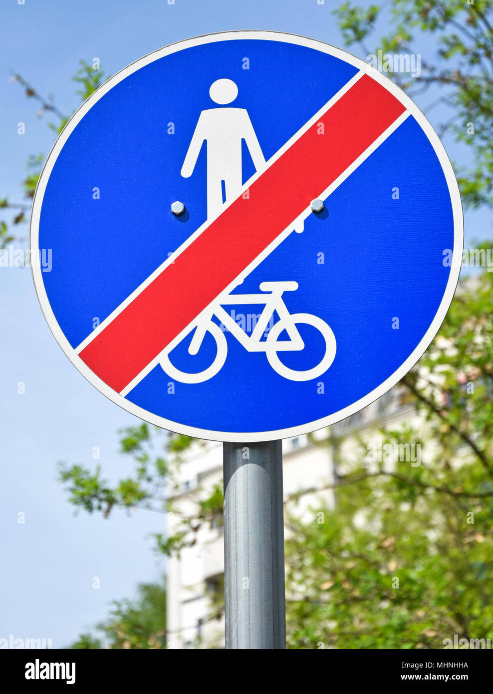 End of the bicycle road sign Stock Photo - Alamy