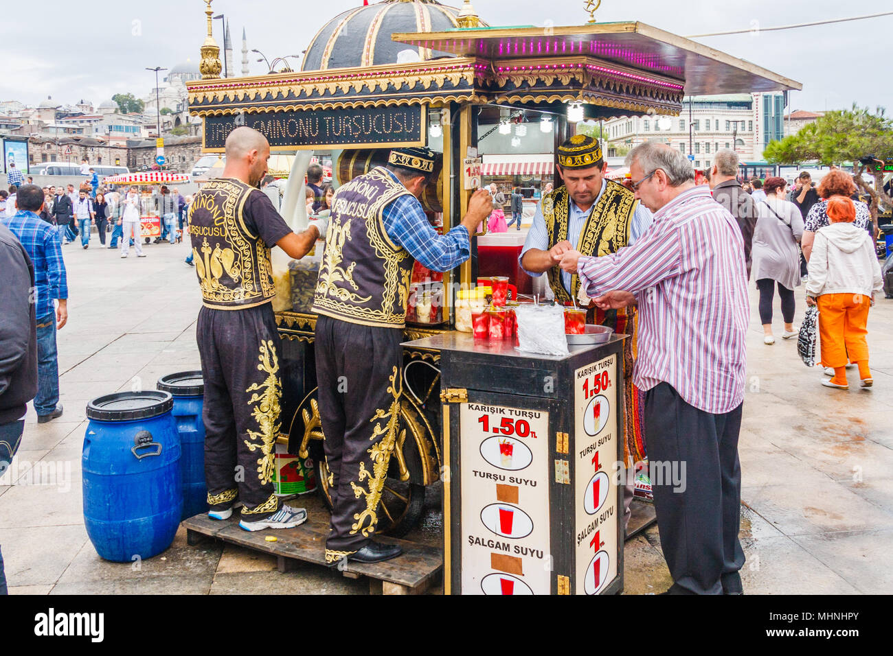 Drinks stall hi-res stock photography and images - Alamy