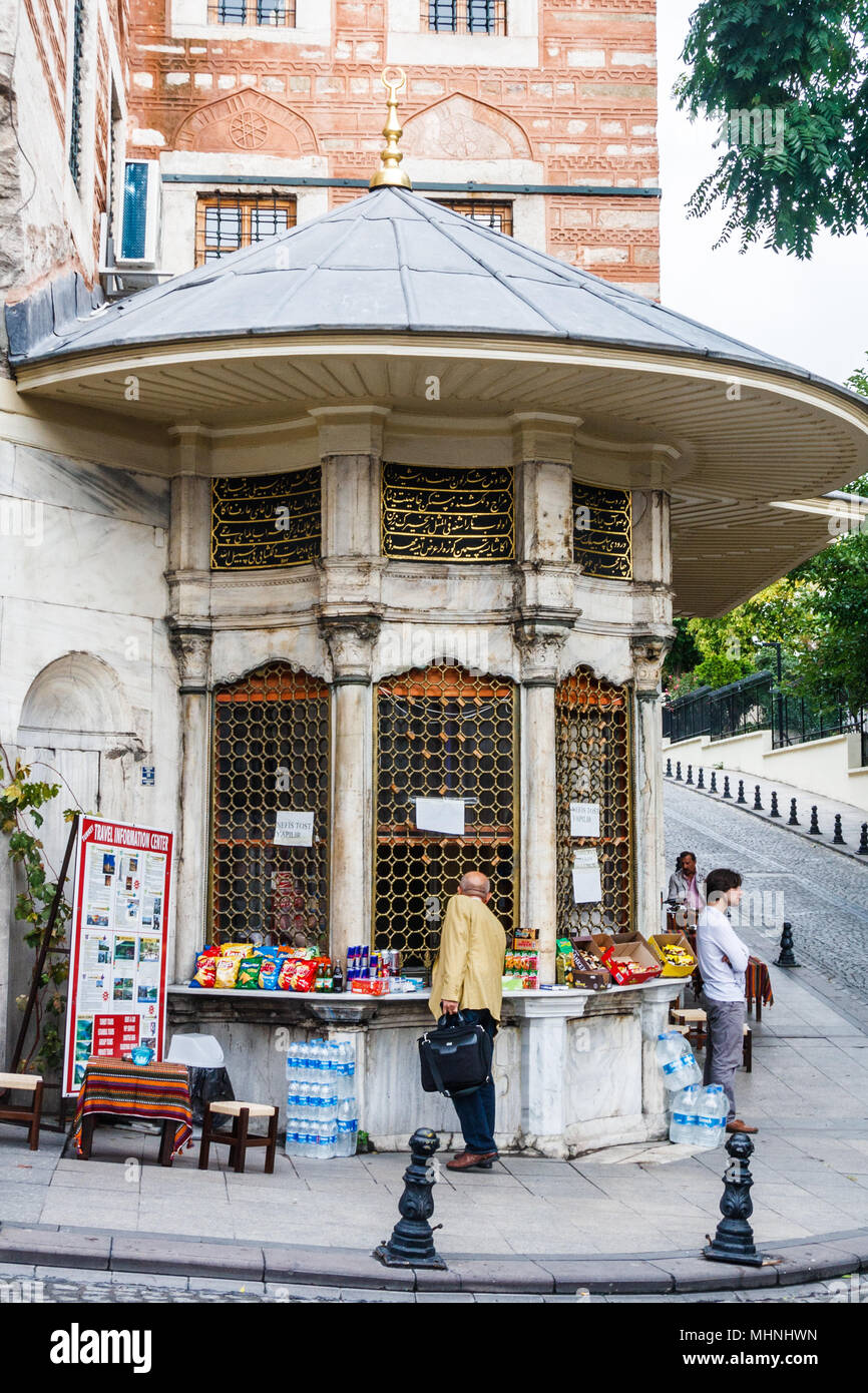 Corner kiosk hi-res stock photography and images - Alamy