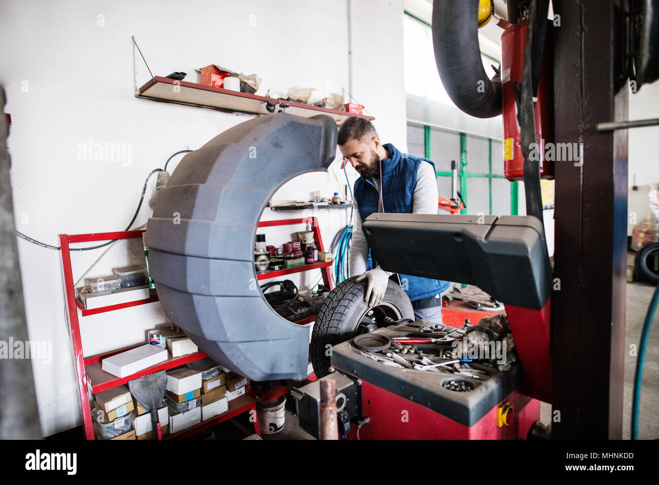 Man repairing a car hi-res stock photography and images - Alamy