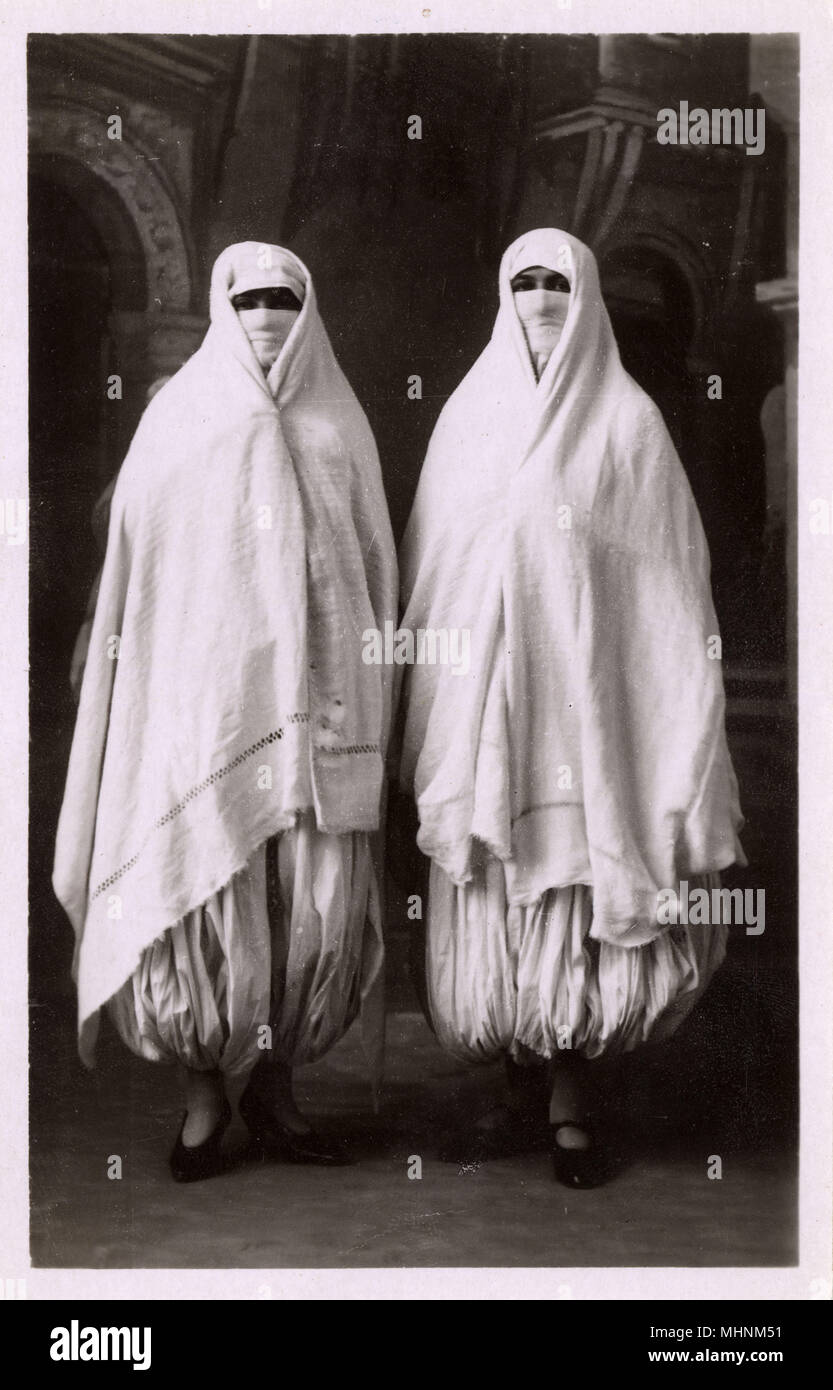 Moorish clothing hi-res stock photography and images - Alamy