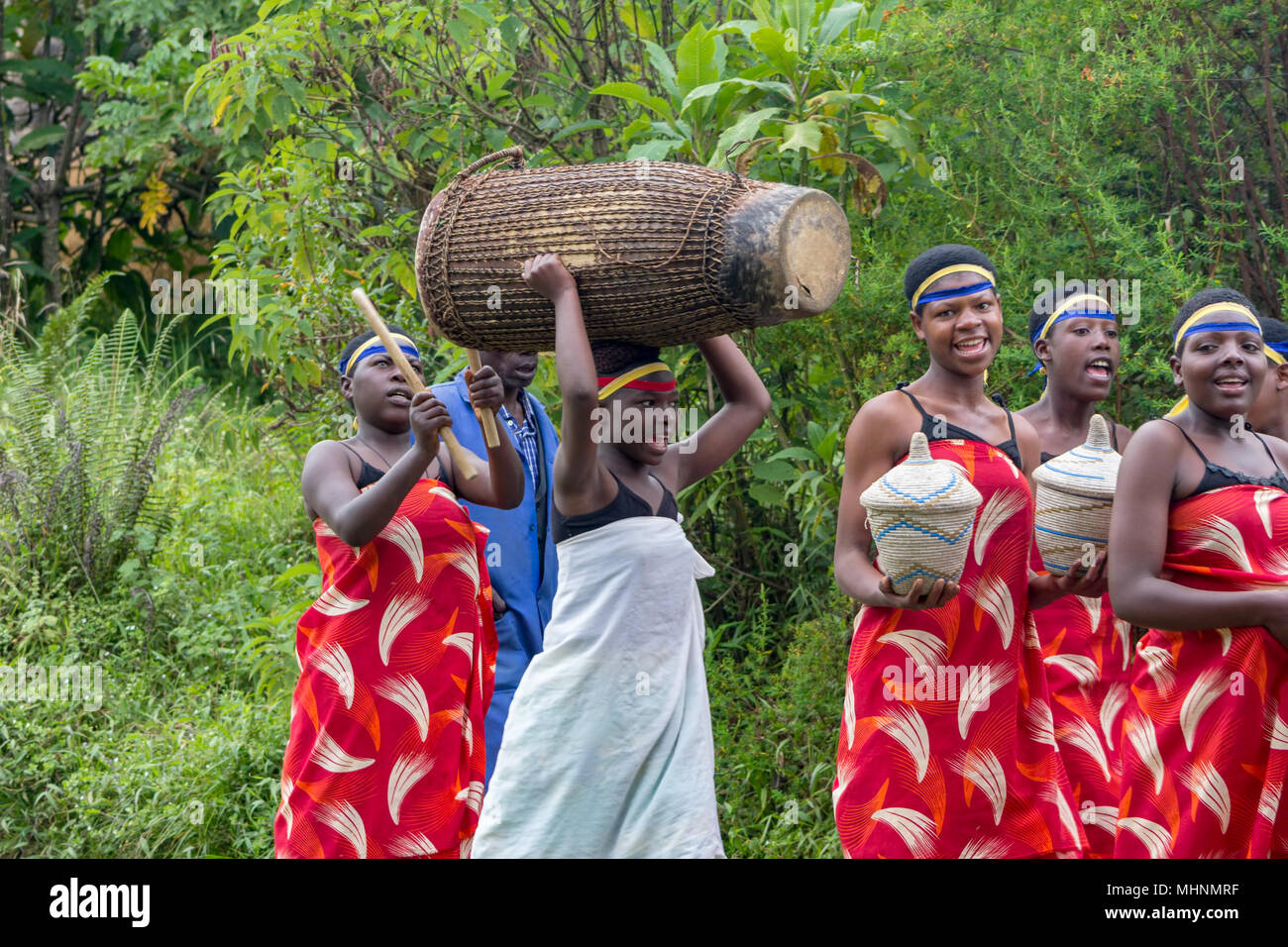Native african dancers hi-res stock photography and images - Alamy