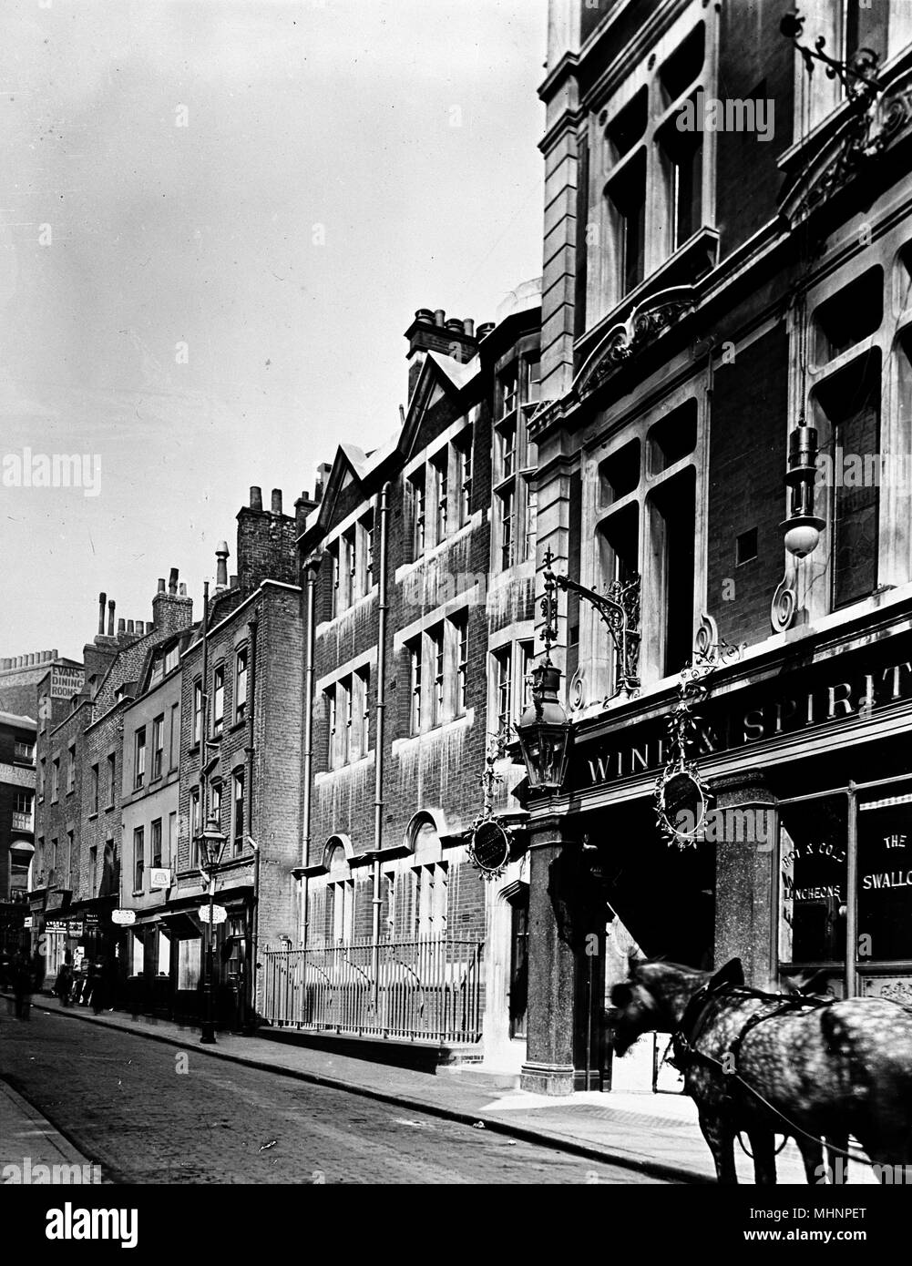 Piccadilly street london hi-res stock photography and images - Alamy