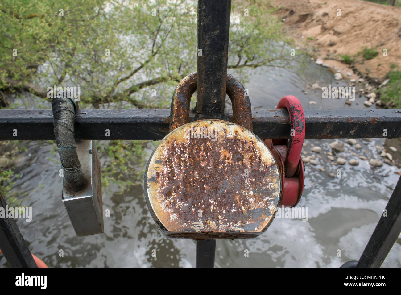 Old lock padlock rusty bolt hi-res stock photography and images - Alamy