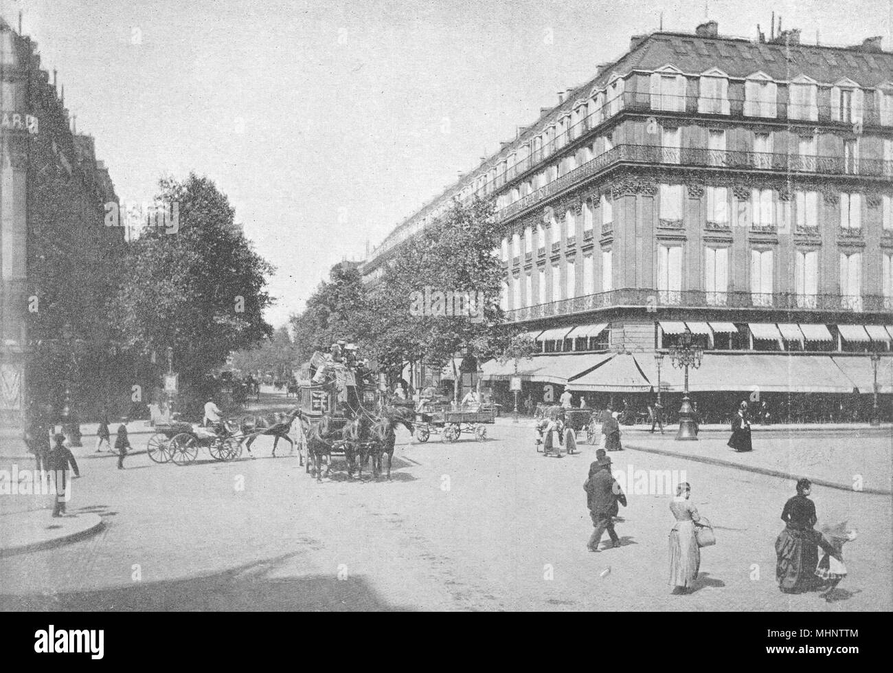 Paris boulevard Black and White Stock Photos & Images - Alamy
