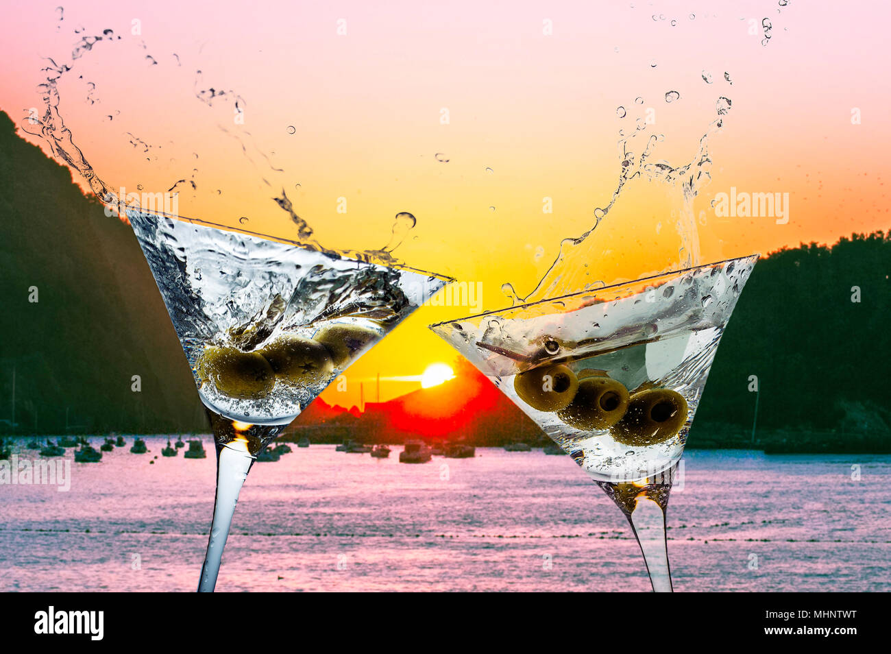 Couple cocktail beach sunset hi-res stock photography and images - Alamy