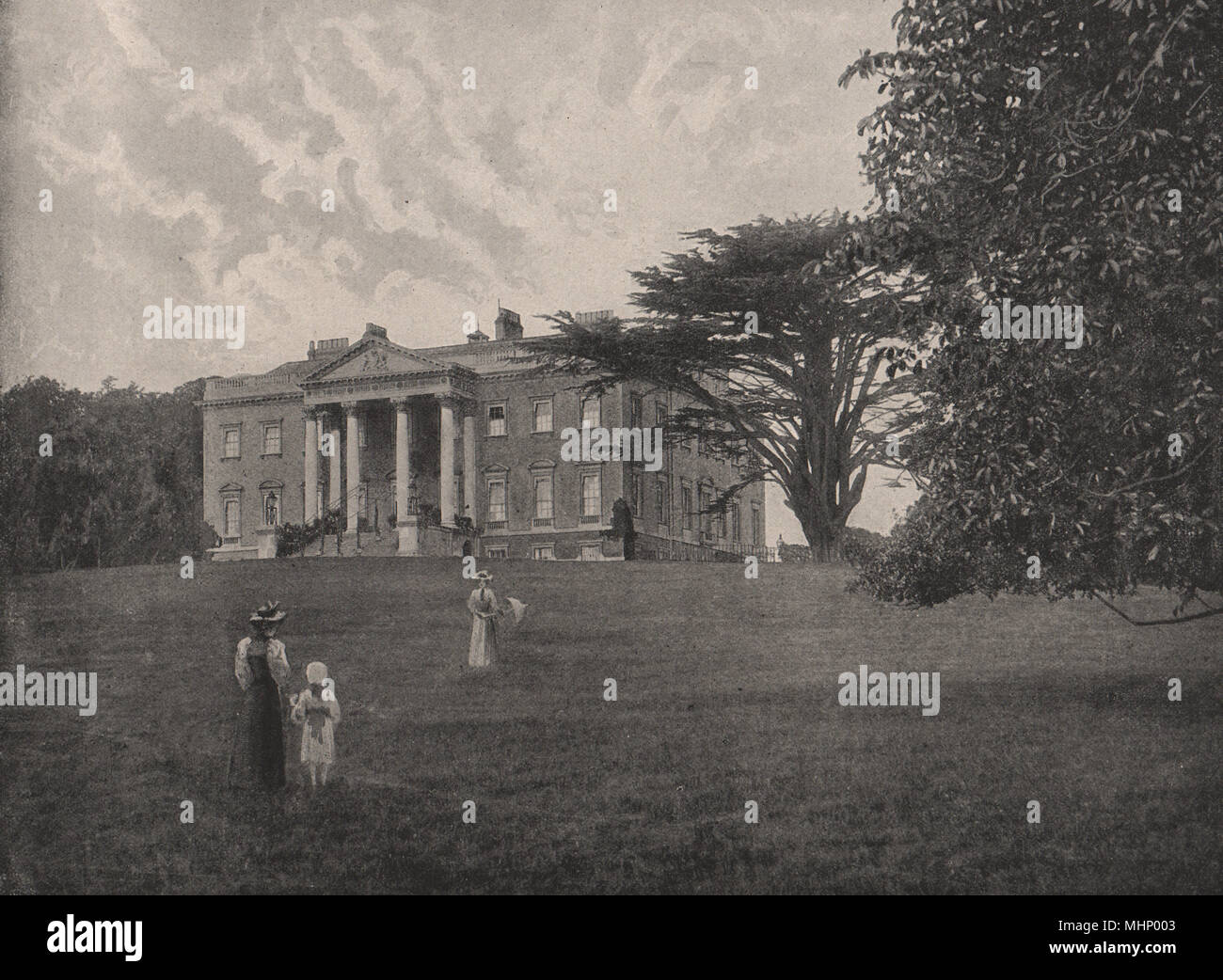 Esher surrey houses hi-res stock photography and images - Alamy