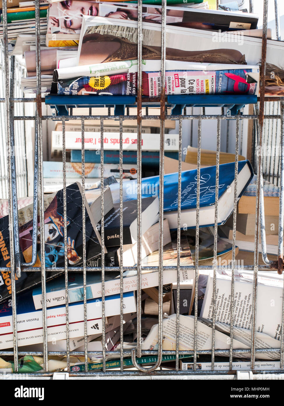 Shopping trolley full up hi-res stock photography and images - Alamy