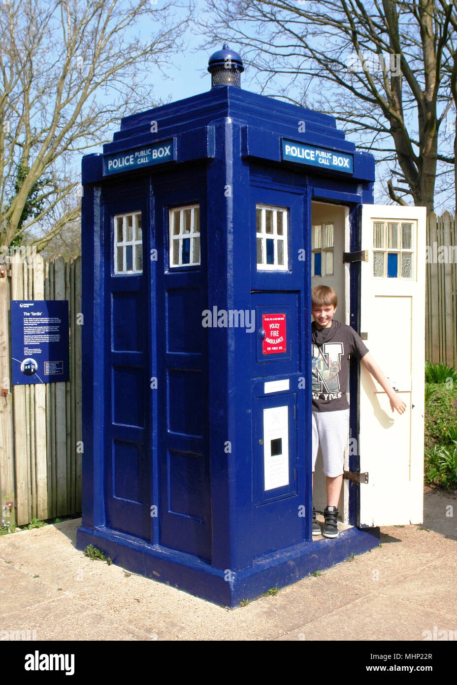 White police box hi-res stock photography and images - Alamy