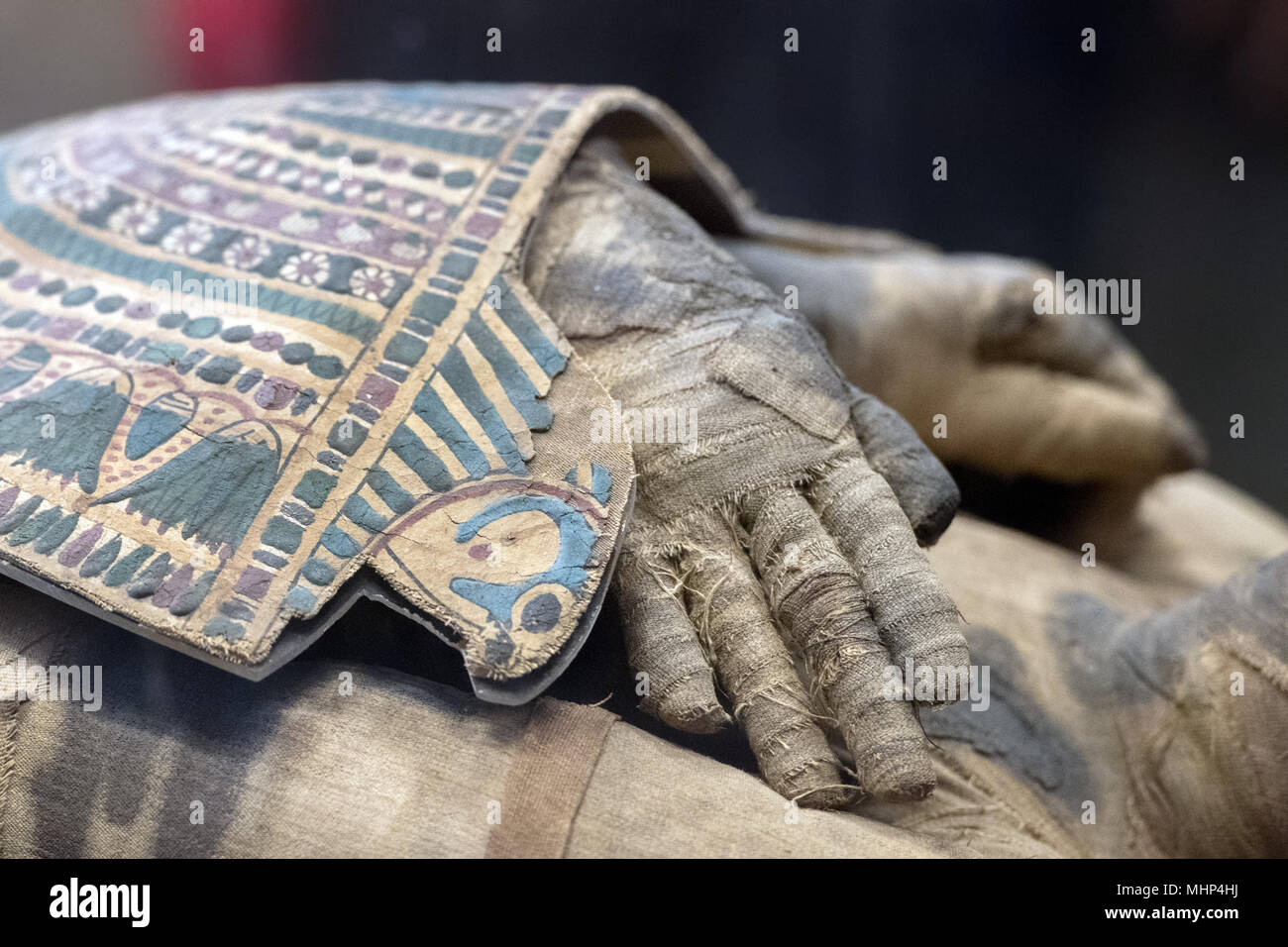 Egyptian mummy close up detail Stock Photo - Alamy