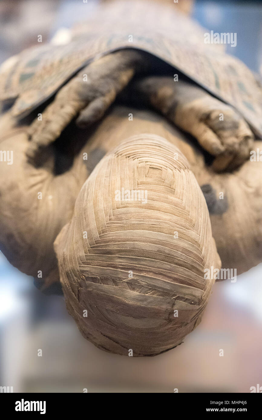 Egyptian mummy close up detail Stock Photo - Alamy