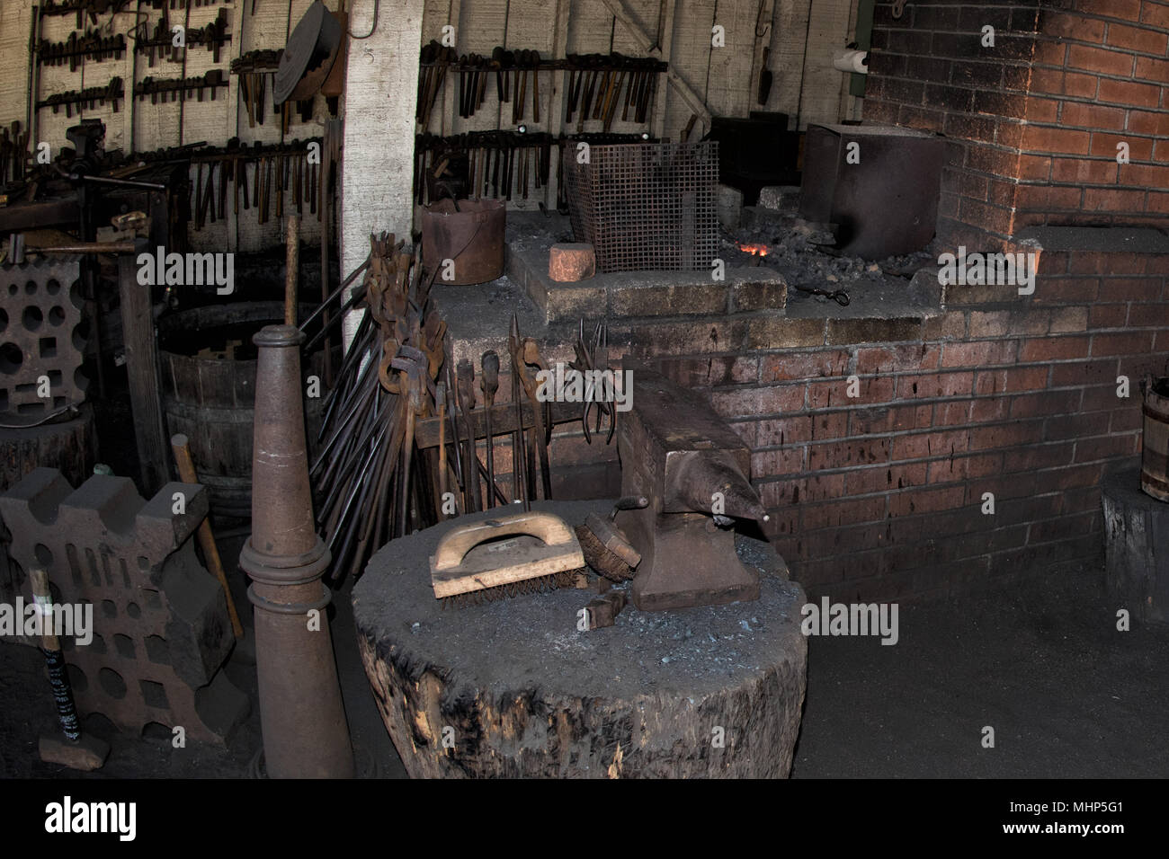 iron blacksmith anvil close up detail Stock Photo - Alamy