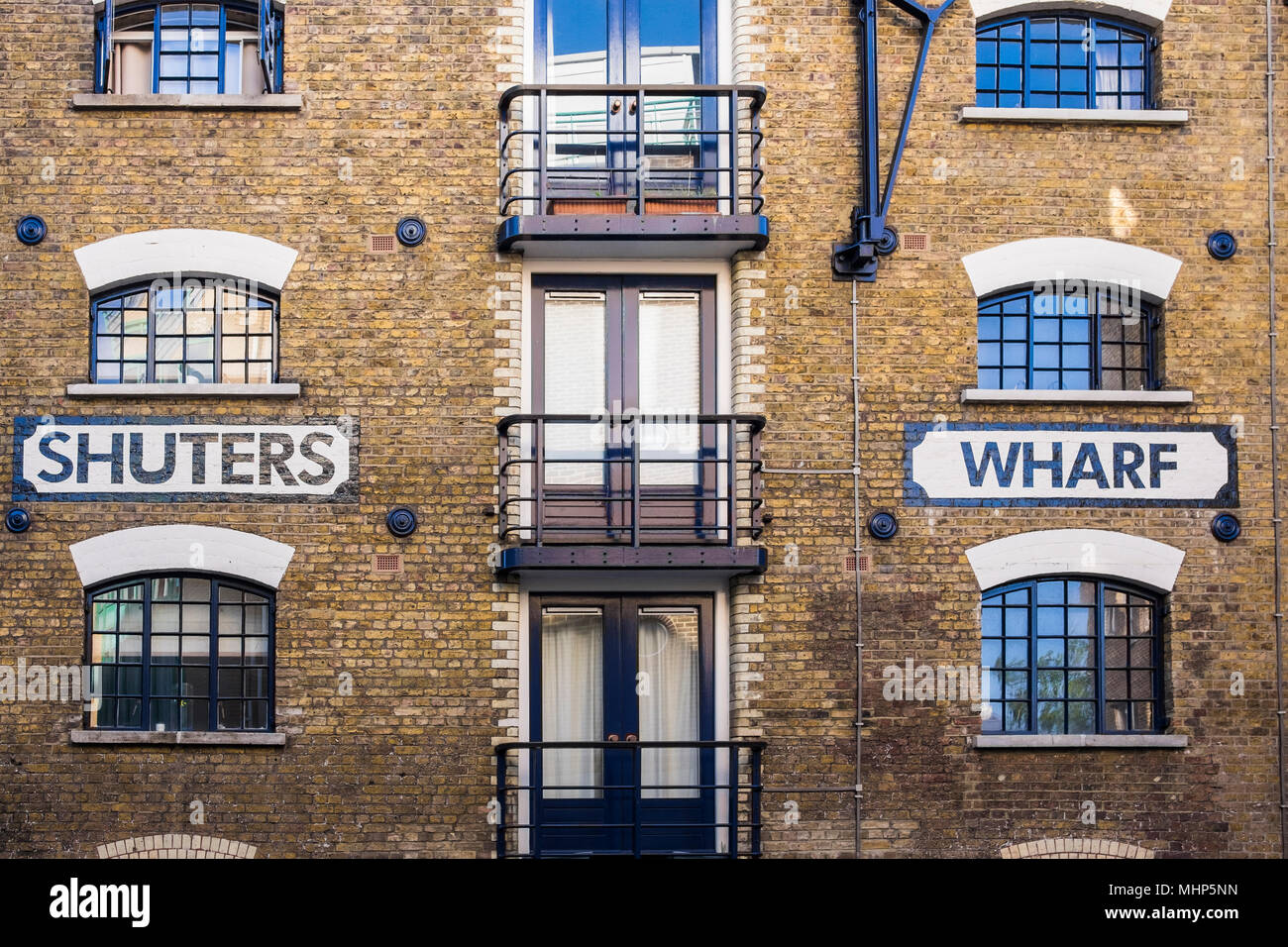 Shad Thames historic warehouse area converted for modern living ...