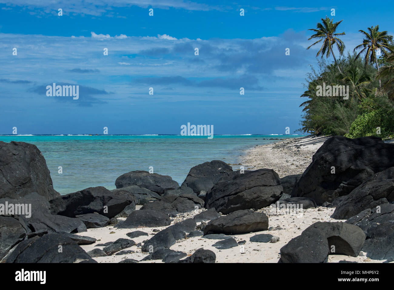 Polynesia Pacific Muri lagoon crystal waters sandy beach in Cook ...