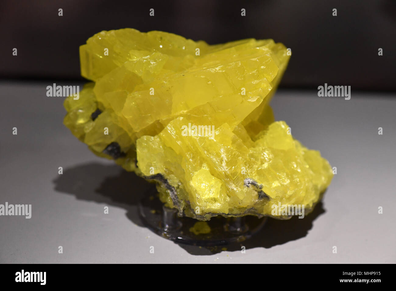 Sulfur rock hi-res stock photography and images - Alamy