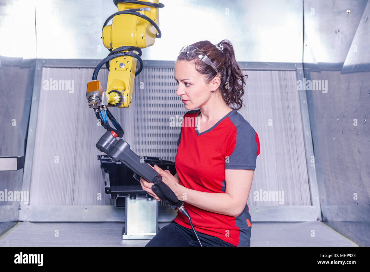 Factory germany worker robot hi-res stock photography and images - Alamy