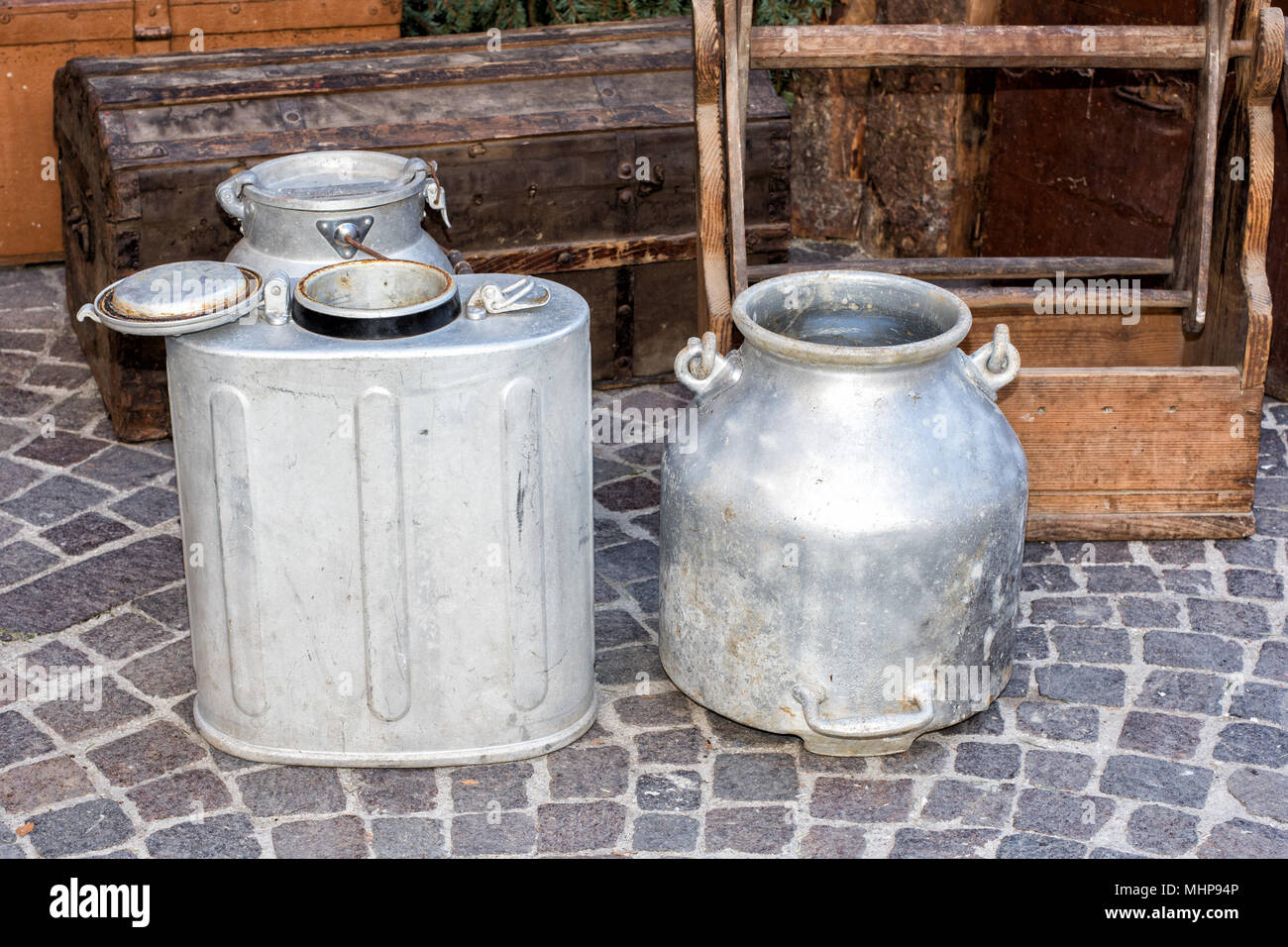 Retro milk containers hi-res stock photography and images - Alamy