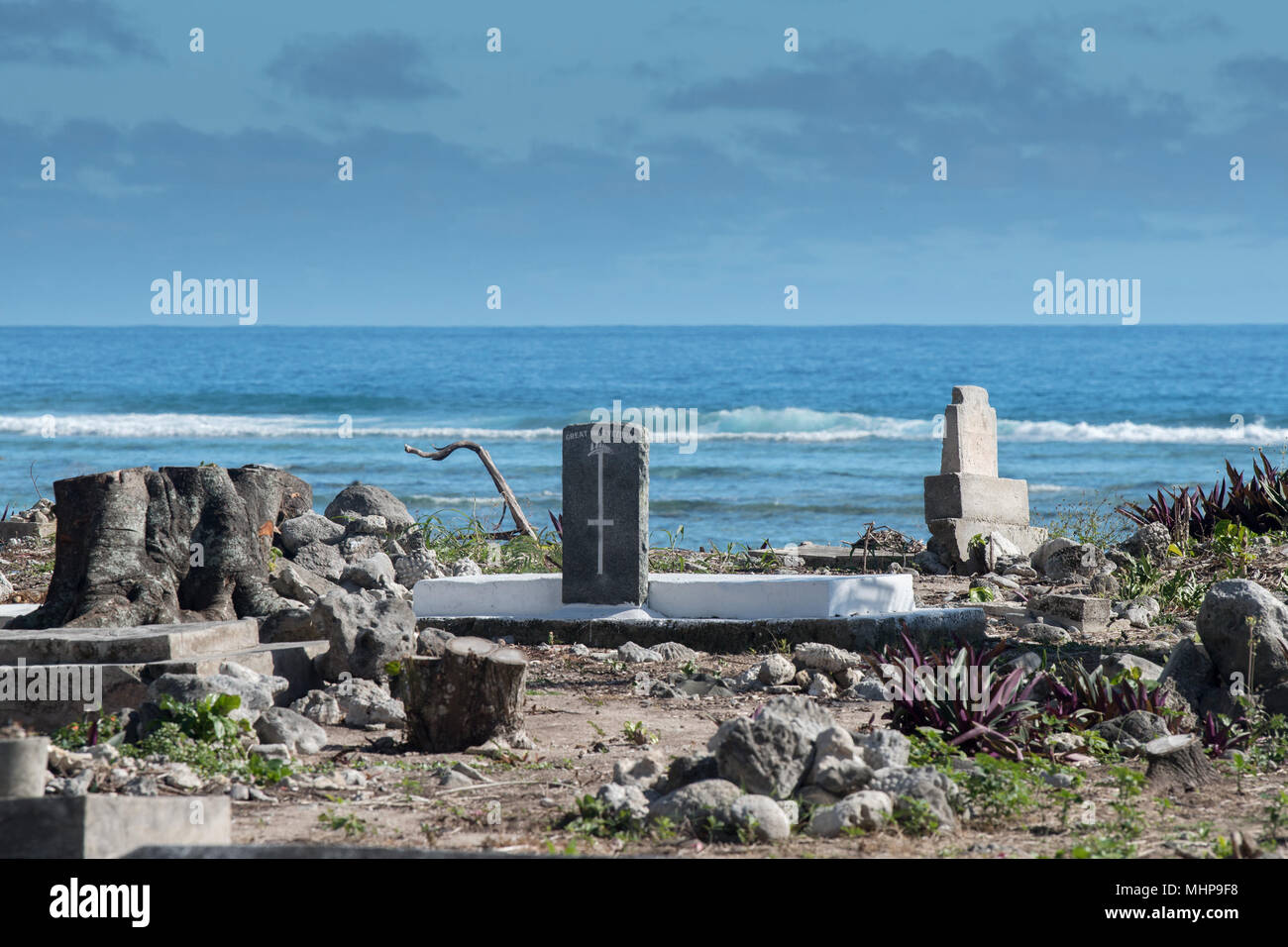 Great war veteran tomb in Cemetery on tropical pacific ocean beach ...
