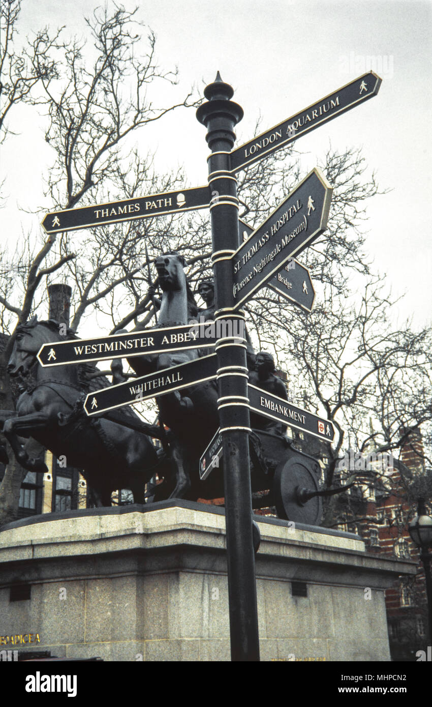 Trafalgar square street sign london hi-res stock photography and images ...