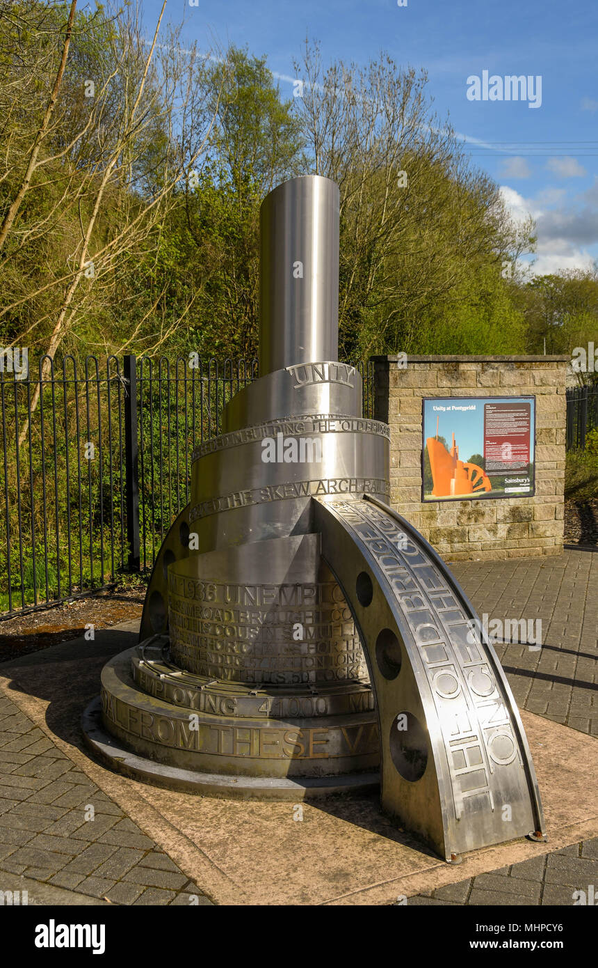 Small scale replica of the "Unity" sculpture in Pontypridd. The replica ...