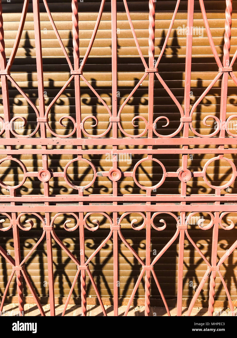 Iron grille gate lattice hi-res stock photography and images - Alamy
