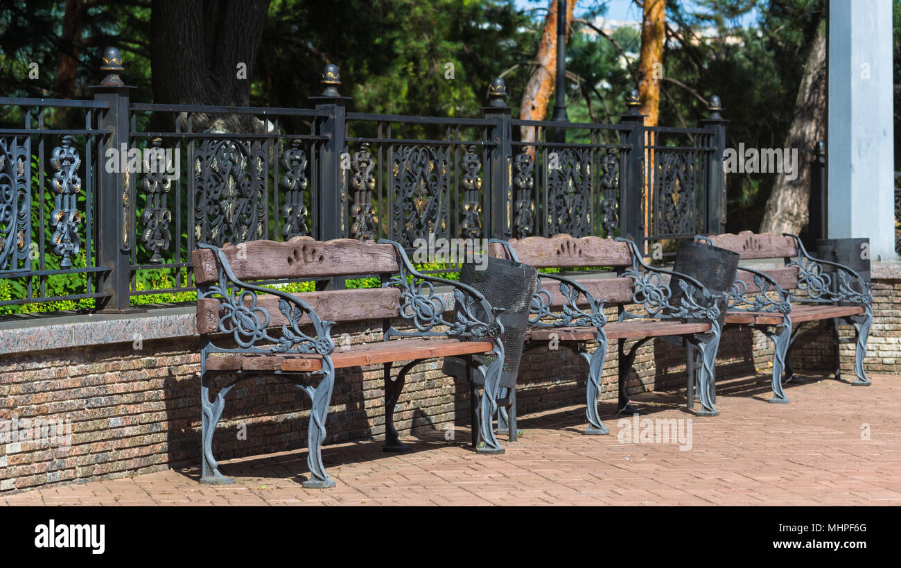 benches in spring city Park - blooming flower and trees, bright green ...