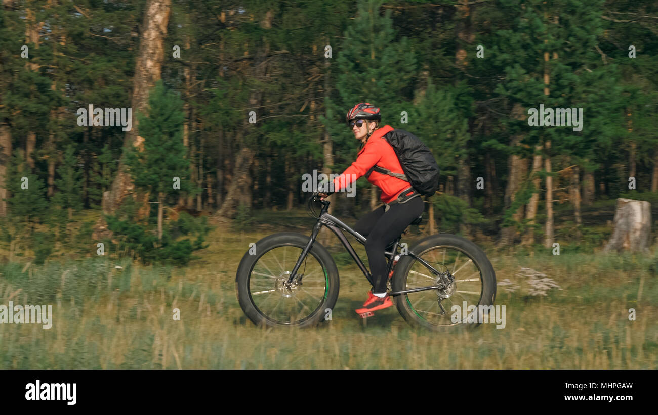 Fatbiking hi-res stock photography and images - Alamy