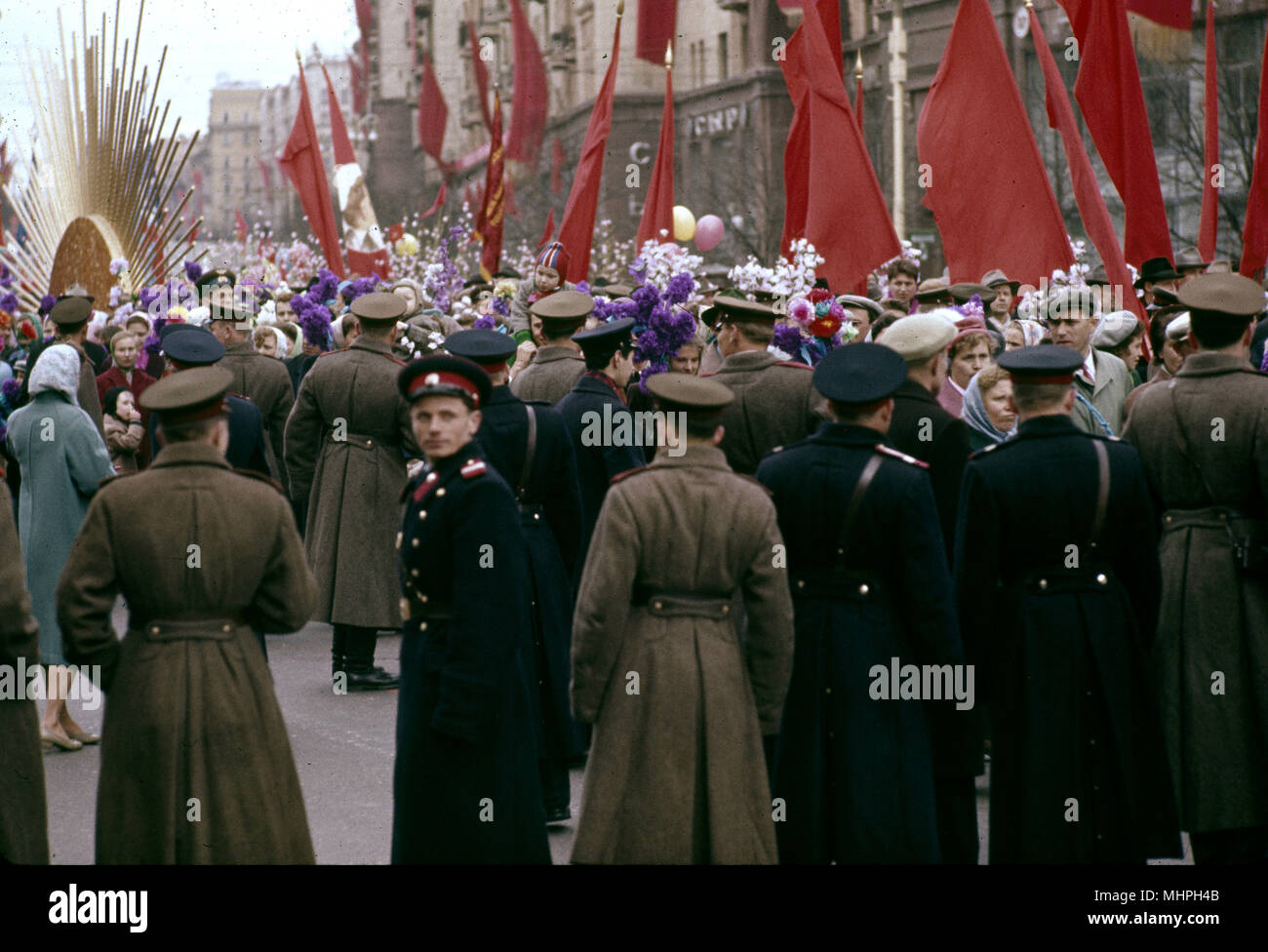"women" "soldiers" "communist" hi-res stock photography and images - Alamy