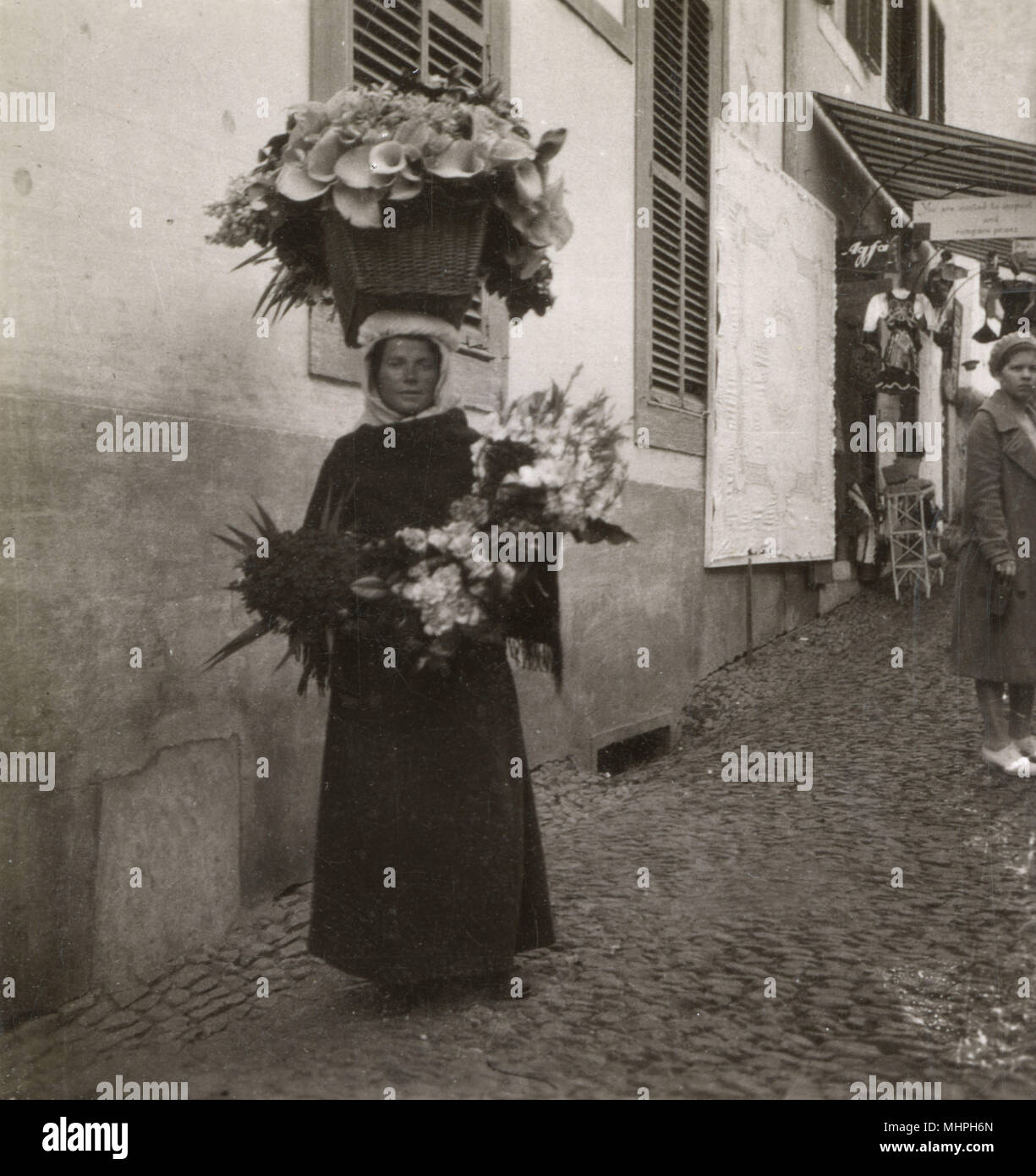 1930s selling flowers hi-res stock photography and images - Alamy