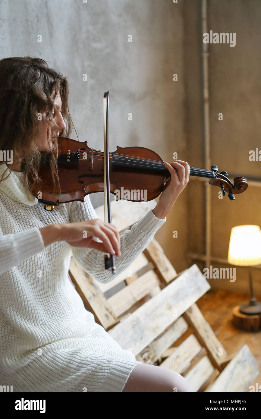 Musician. Beautiful girl with violin Stock Photo - Alamy
