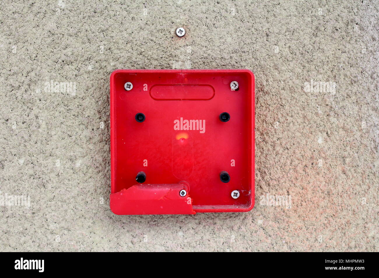 Wall mounted red fire alarm hi-res stock photography and images - Alamy