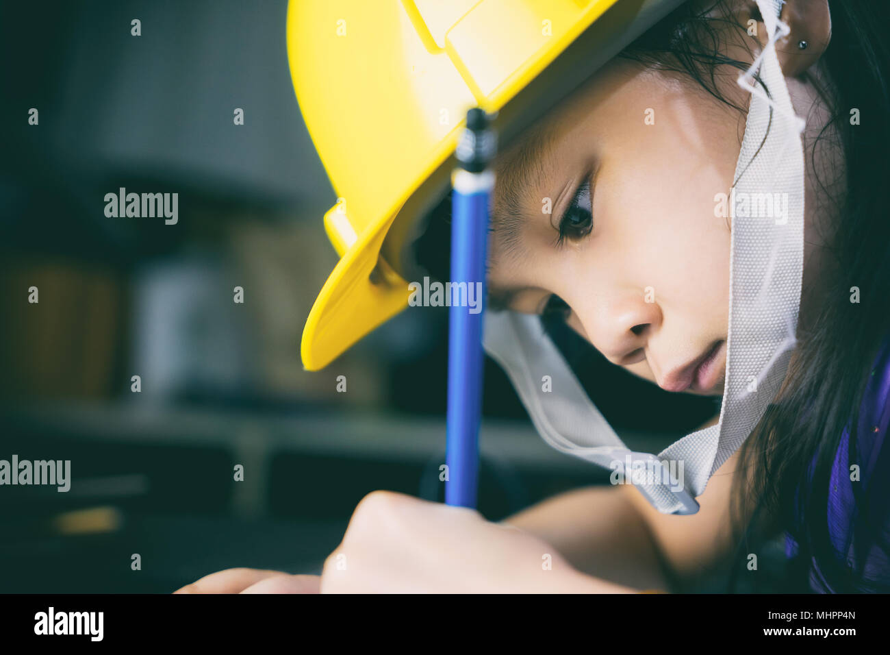Kid engineer hi-res stock photography and images - Alamy