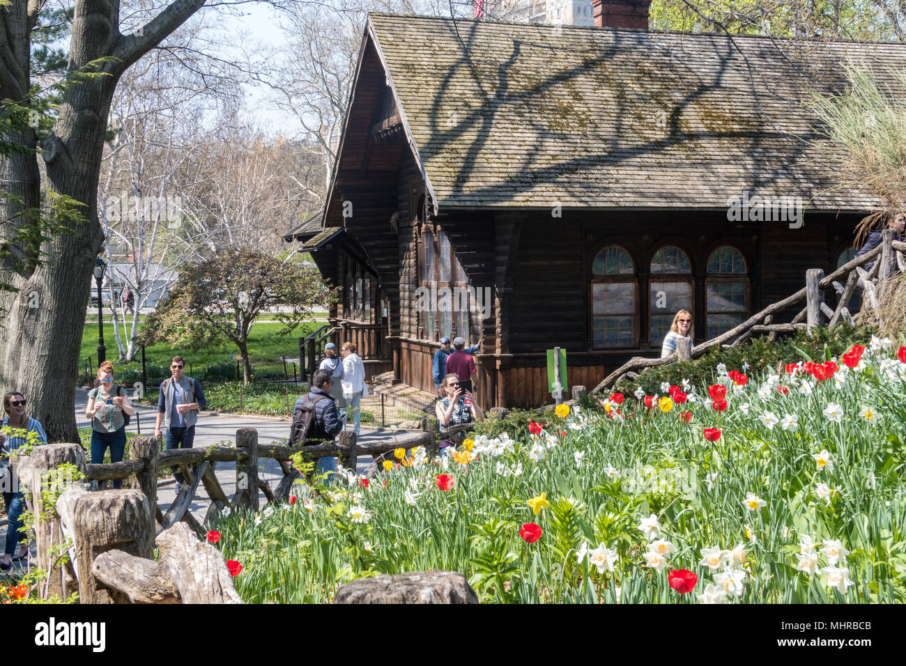 Theatre in the park hi-res stock photography and images - Alamy