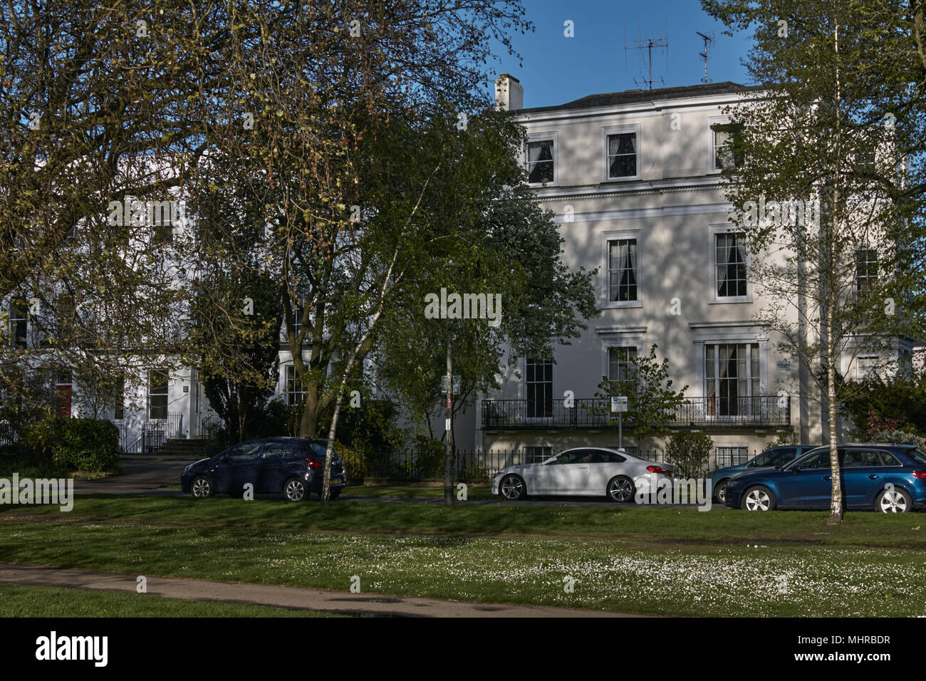 Cars parked front house hi-res stock photography and images - Alamy