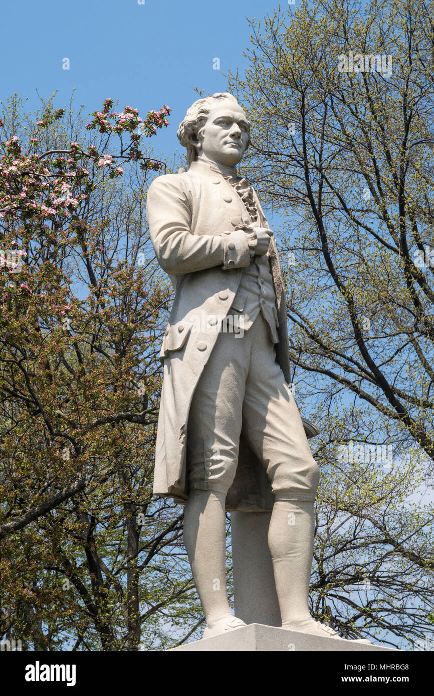 Alexander hamilton statue hi-res stock photography and images - Alamy